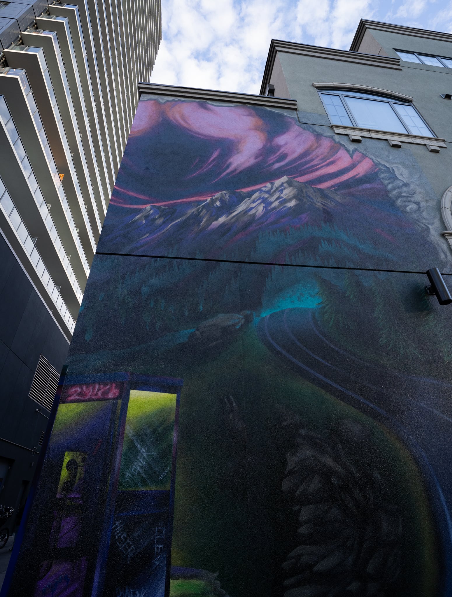 The Mojave Phone Booth - Mural Routes